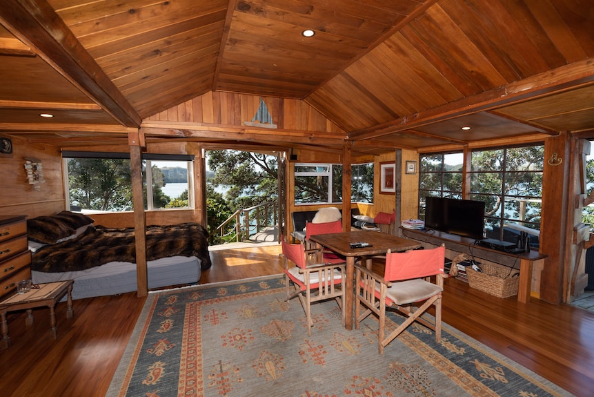 'Kiwi Lodge' - A Beautiful, Secluded Rustic Cabin - Northland