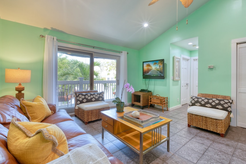 Just Off Duval~ 2nd Floor Condo In Center Of Duval St. With Parking Space! - Key West, FL