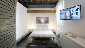 Apartamento, 1 cama Queen e sofá-cama | 1 quarto, berços grátis, Wi-Fi de cortesia, roupa de cama