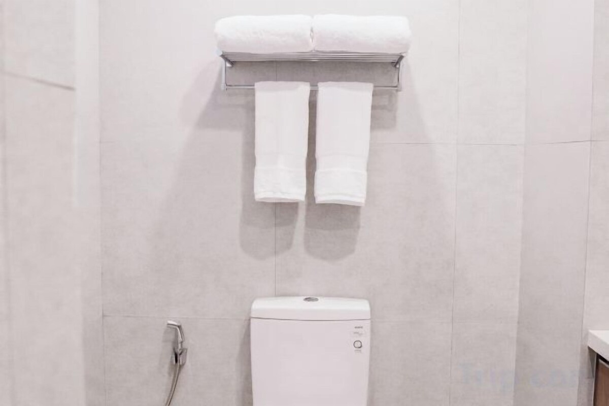 Casa de banho | Um polibã, artigos de higiene pessoal grátis, um secador de cabelo 