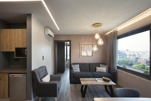 Apartamento, 1 quarto (Street View) | Área de estar | TV de tela plana