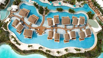 3 piscinas externas, barracas, guarda-sóis