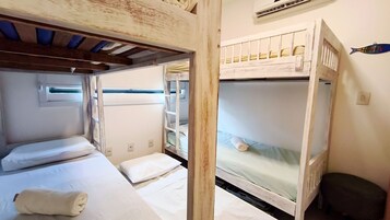 Apartamento Familiar, vista para o pátio | Cortinas/cortinados opacos, Wi-fi grátis, com decoração personalizada 