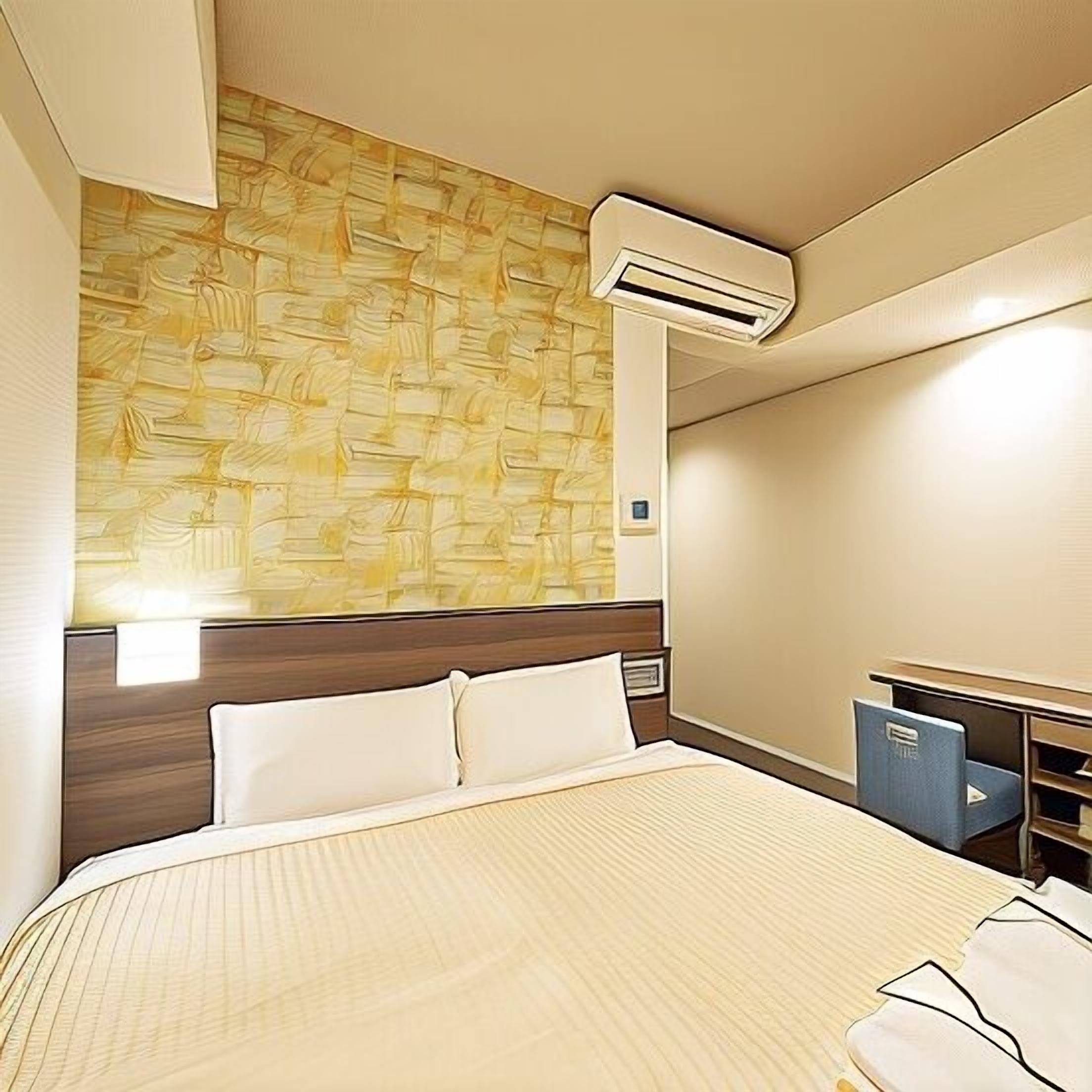 Secretária, ferro/tábua de engomar, Wi-fi grátis 