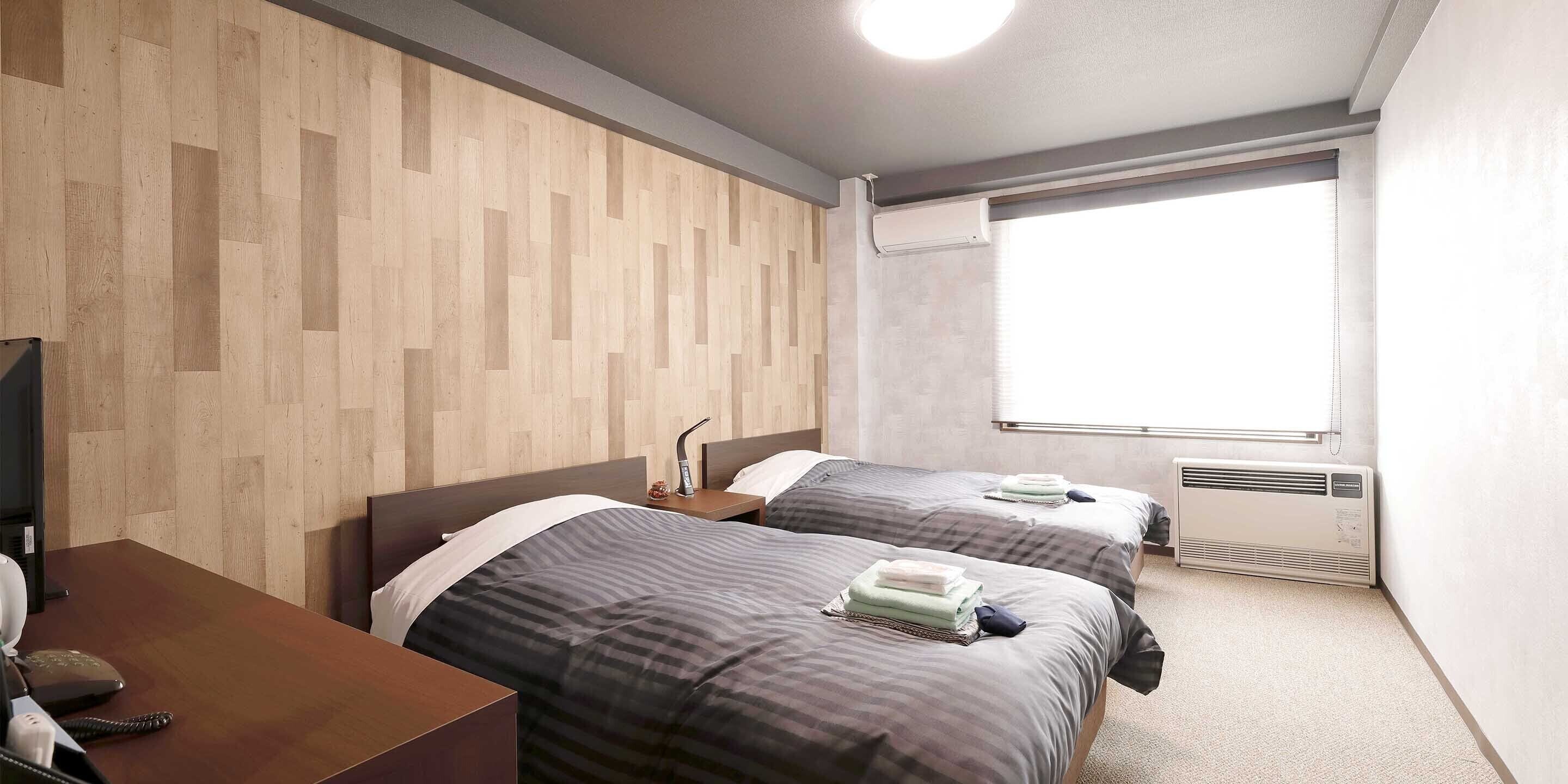 Quarto duplo standard | Edredons de pluma, cofres nos quartos, cortinas blackout