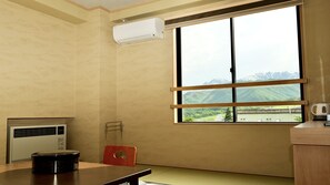 Edredões de penas, cofre no quarto, cortinas/cortinados opacos 