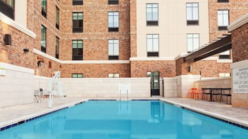 Piscina exterior sazonal