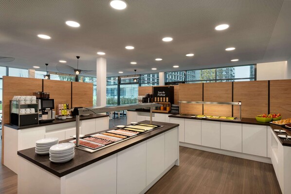 Café da manhã com buffet diário (EUR 16 por pessoa)