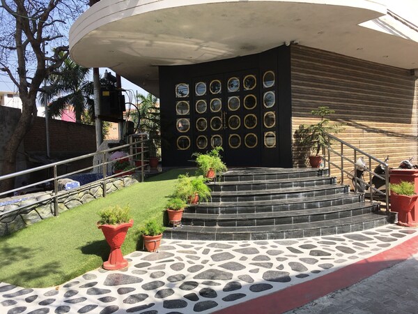 Hotel K3 Club Residency - Jhansi