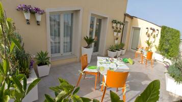 Pequeno-almoço preparado no momento diário incluído