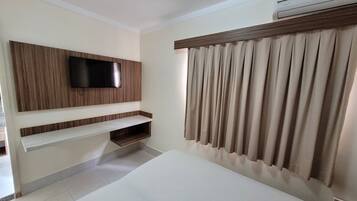 Apartamento Deluxe | Cofre no quarto, Wi-fi grátis