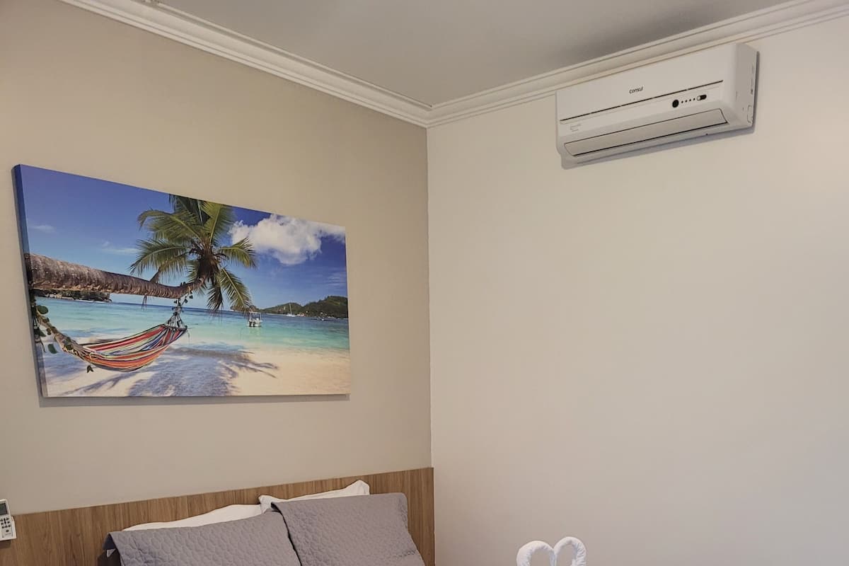 Quarto Twin | Minibar, Wi-fi grátis, roupa de cama fornecida