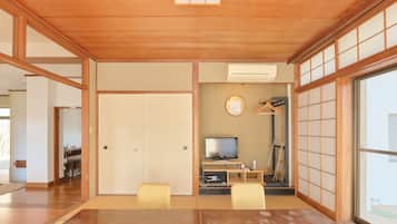 Villa Tradicional (Ryokan Style Private Vacation Home) | 4 quartos, cofre no quarto, Wi-fi grátis