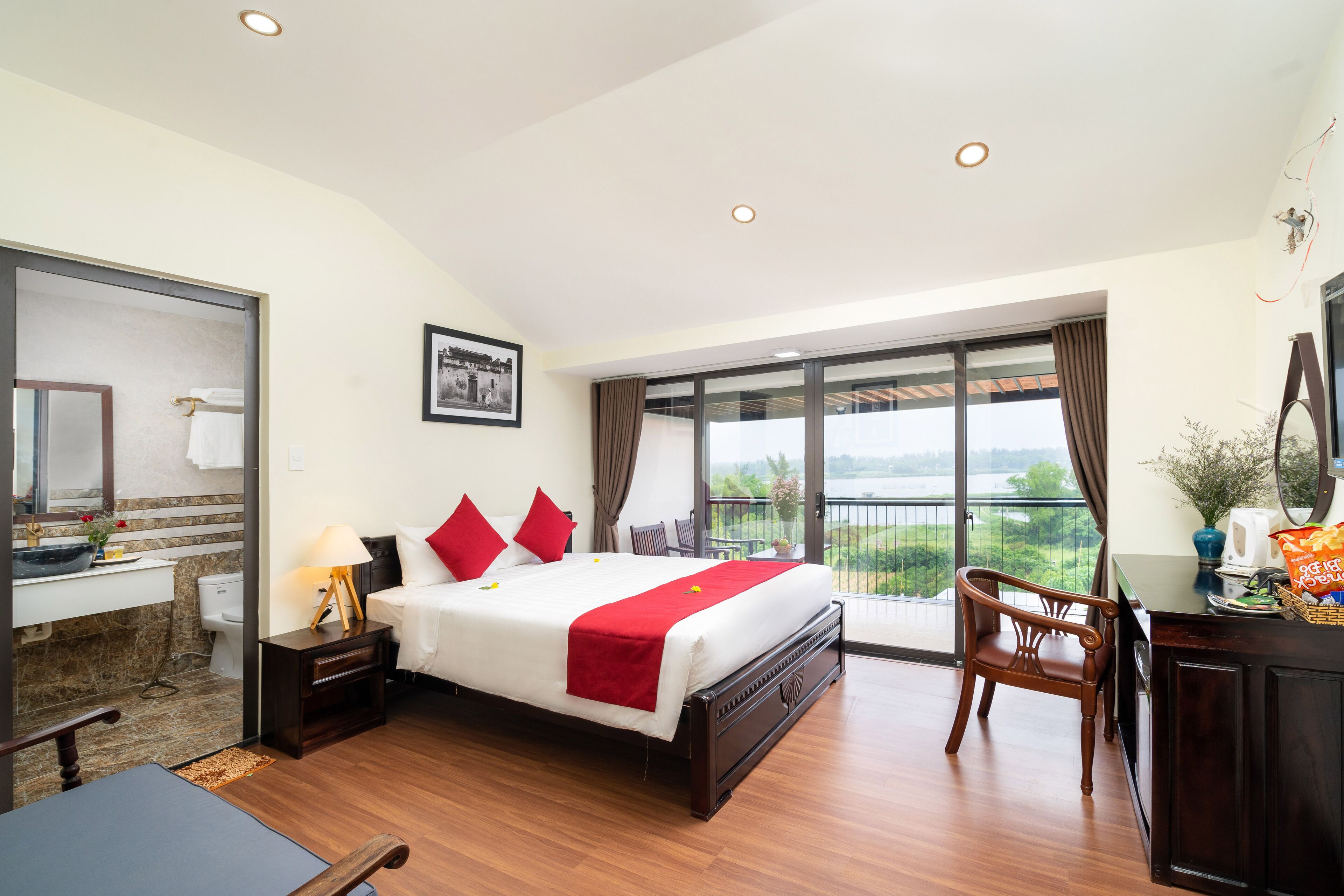 Quarto Duplo ou Twin Deluxe, vista para o jardim | Minibar, secretária, secretária adequada para computadores portáteis 