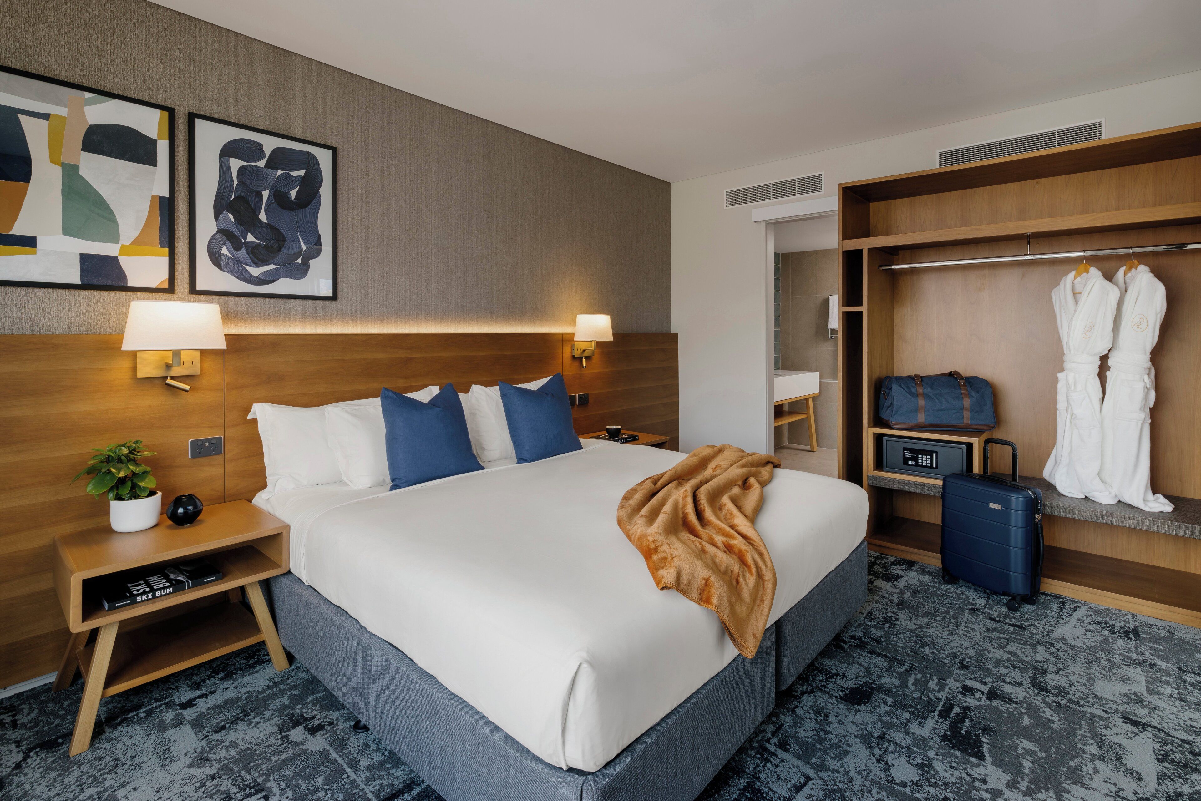 Suite, 1 quarto (Forest View) | Roupa de alta qualidade, cofre com capacidade para portátil 