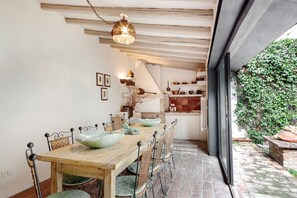 Apartamento, 1 quarto | Opções para refeição no quarto