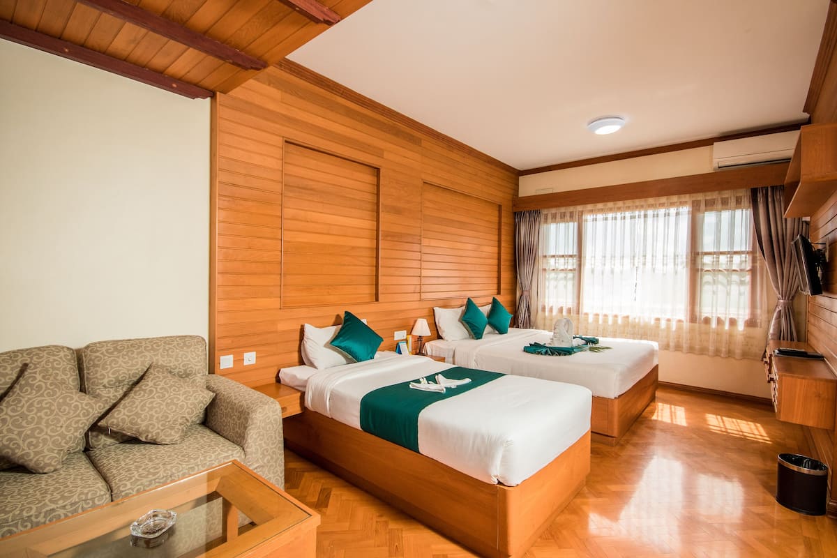 Deluxe Twin Room with Pool View | Frigobar, Wi-Fi de cortesia