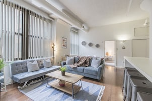 Apartamento Clássico, 2 quartos, não fumadores, cozinha | Sala de estar | Smart TV de 32 de polegadas com canais digitais, televisor, Netflix