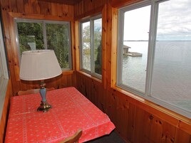 Quarto | Com decoração personalizada, com mobília individualizada, secretária 