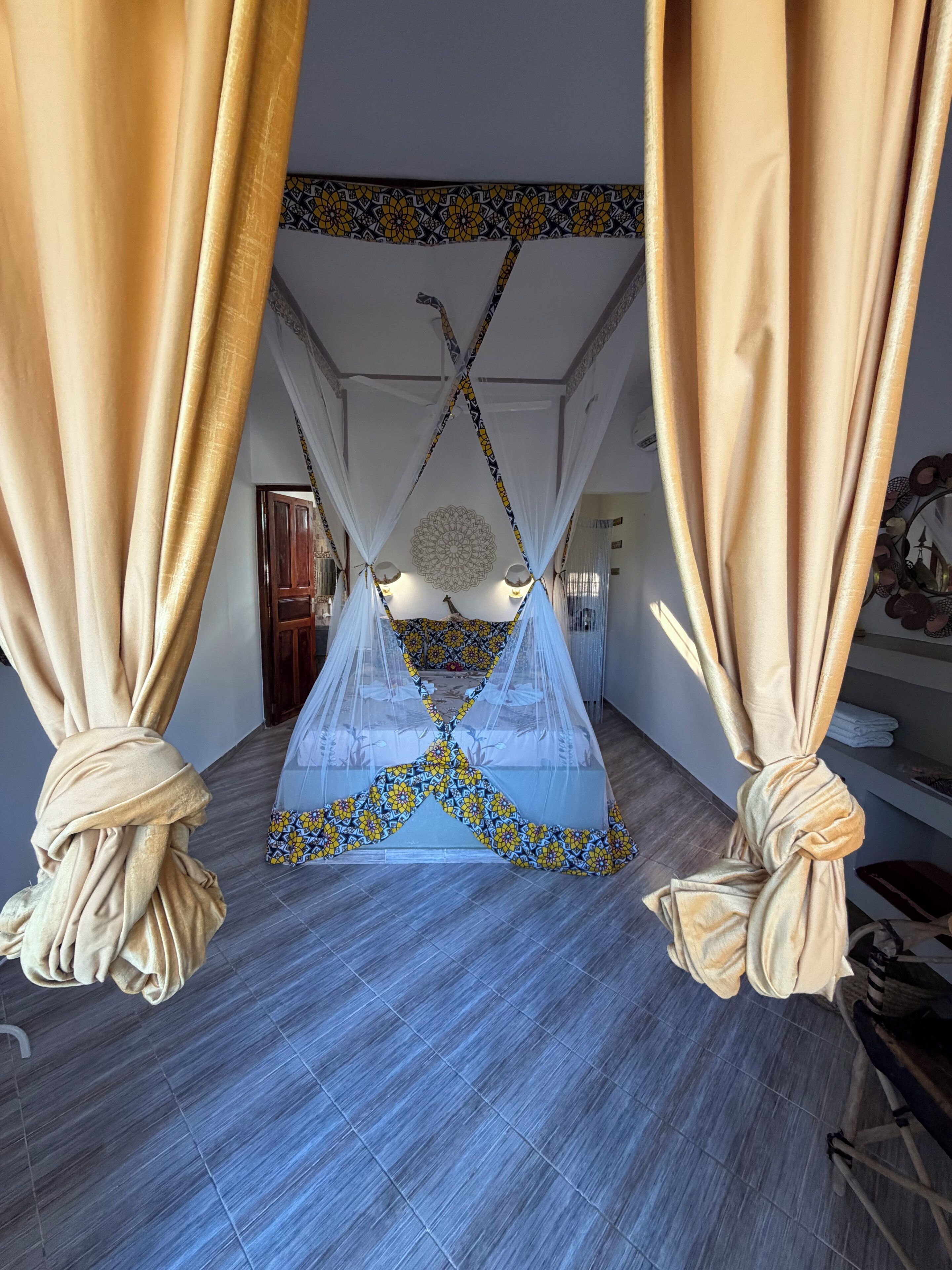 Estúdio Panorâmico (Kibiriti) | Roupa hipoalergénica, cofre no quarto, com decoração personalizada 
