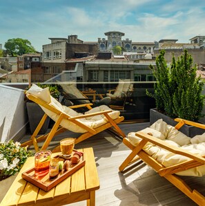 Quarto Duplo Executivo, terraço | Minibar, quartos insonorizados, Wi-fi grátis, roupa de cama fornecida