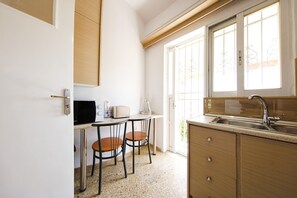 Apartamento | Cozinha privada | Um frigorífico/congelador grande, uma placa de cozinha