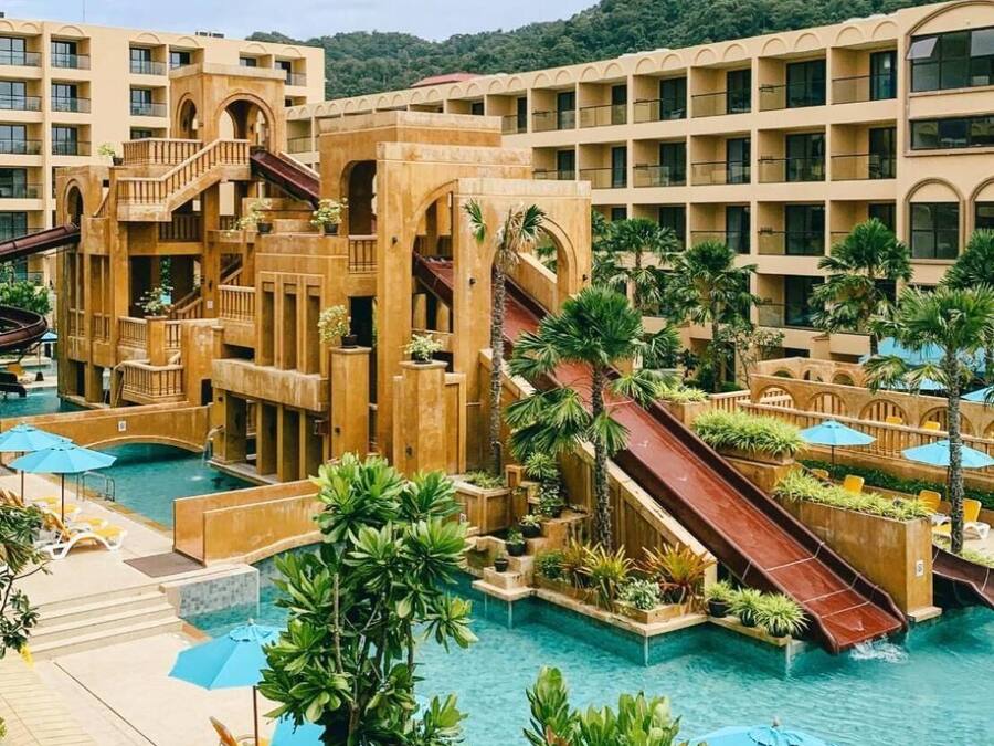 2 piscinas externas, espreguiçadeiras