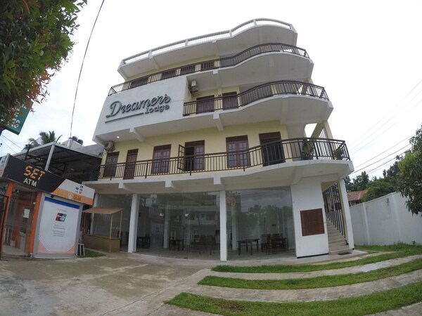 Dreamers Lodge - Hostel - Mirissa