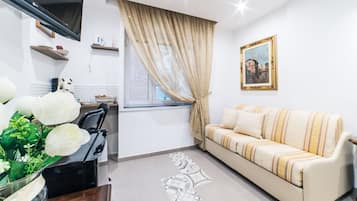 Quarto Triplo | Cofre no quarto, secretária, cortinas/cortinados opacos, Wi-fi grátis
