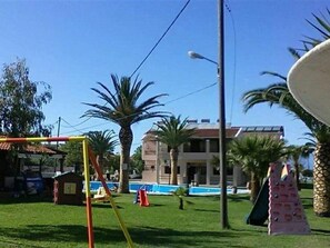 Piscina exterior, da(s) 9:00 à(s) 19:00, espreguiçadeiras 