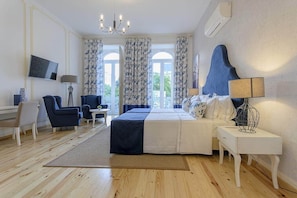 Suite Deluxe (Bleu) | Com decoração personalizada, com mobília individualizada