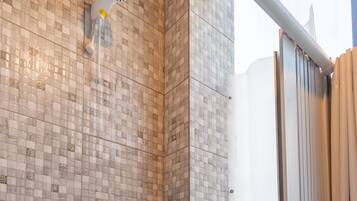 Quarto superior (Individual) | Chuveiro