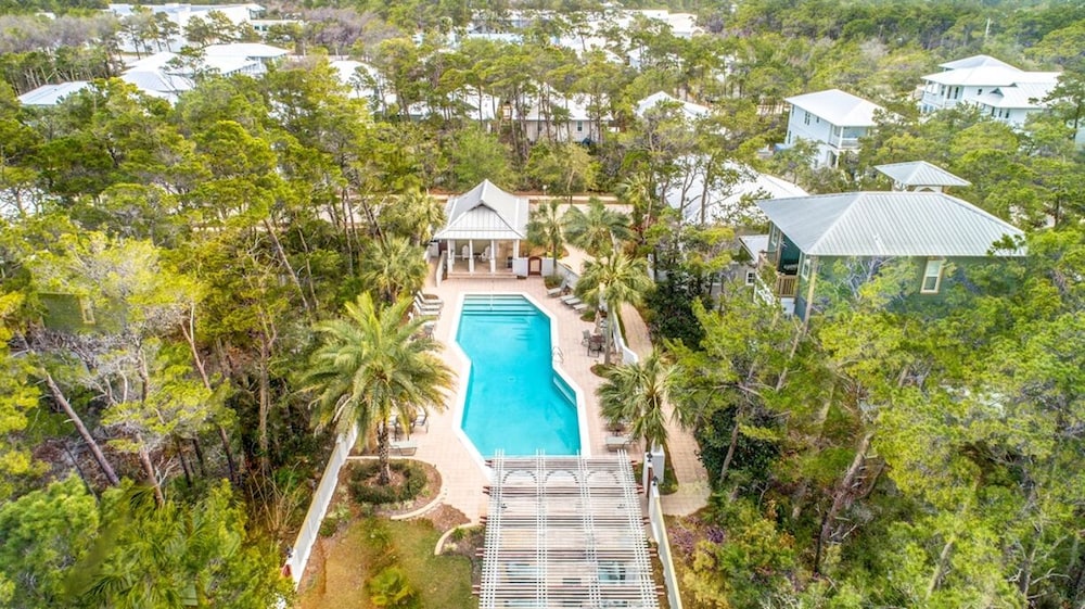 Modern Home W/ Shared Pool Near Beach Only About An 8 Min Walk To Beach Sleeps 9 - Seagrove Beach, FL