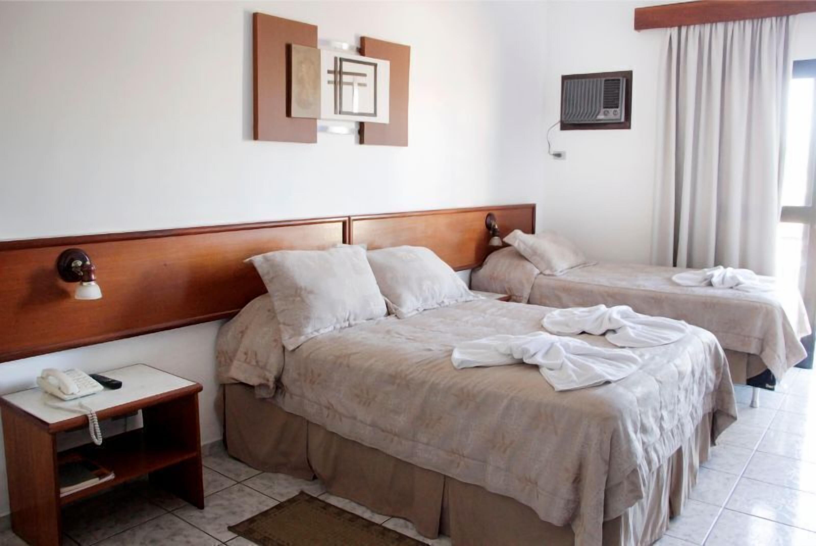 Minibar, Wi-fi grátis, roupa de cama fornecida 