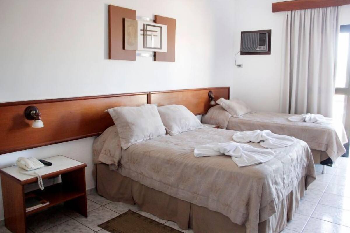 Minibar, Wi-fi grátis, roupa de cama fornecida