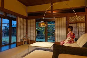 Quarto (Hontaku) | Vista para o jardim