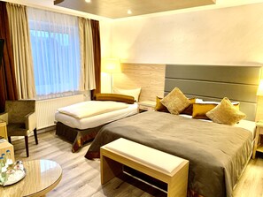 Quarto Familiar | Roupa de alta qualidade, com decoração personalizada