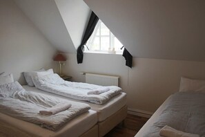 Quarto Triplo Básico | Wi-fi grátis, roupa de cama fornecida 