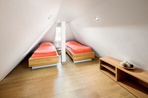 Apartamento, vista para o mar (Oberdeck, incl. EUR85 Cleaning Fee) | 3 quartos, roupa hipoalergénica, com decoração personalizada 