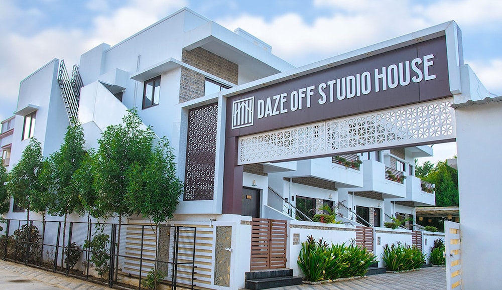 Daze Off Studio House - Bhuj