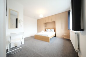 Quarto Duplo Comfort | Roupa hipoalergénica, secretária 