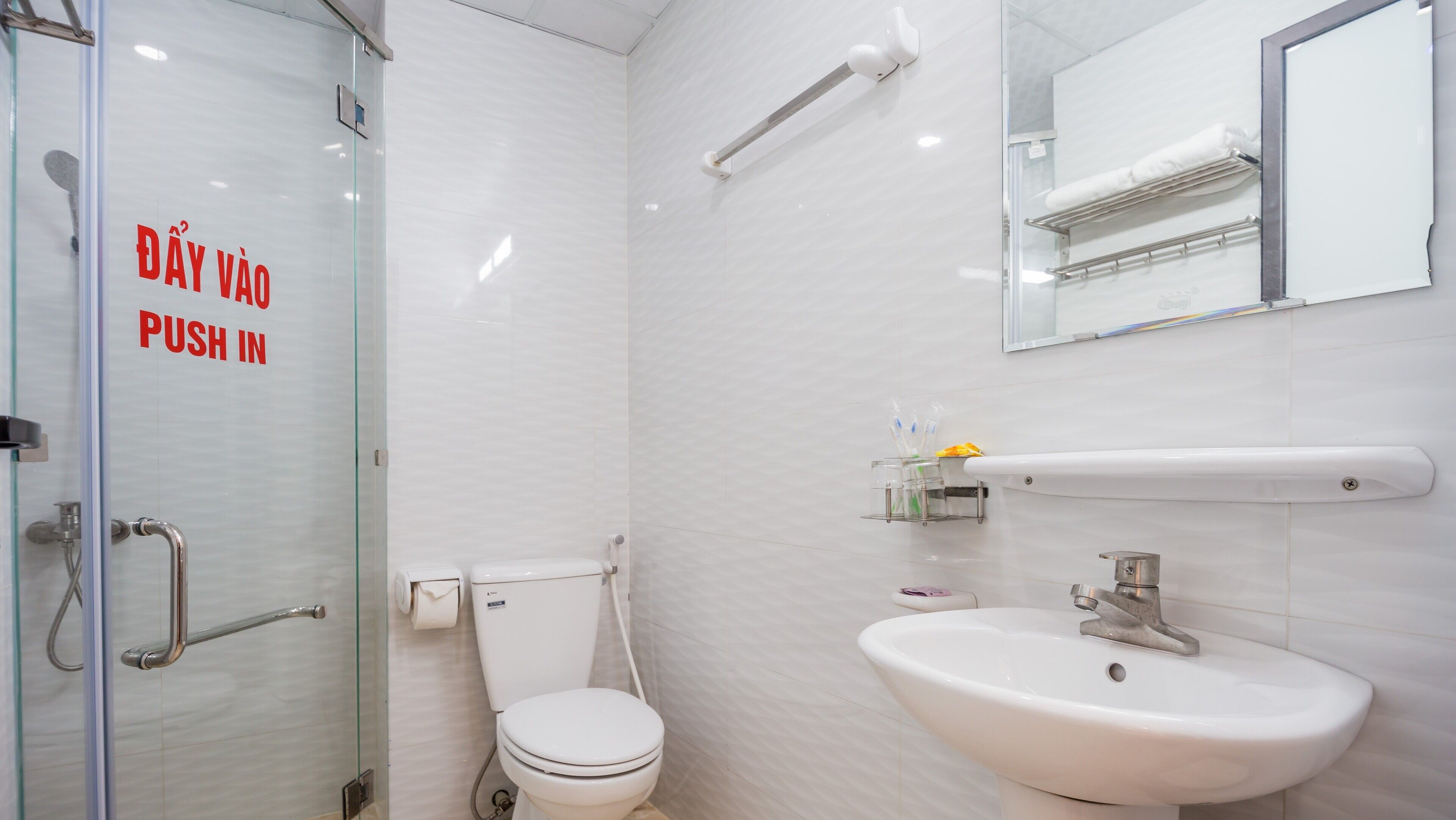 Minibar, cofre no quarto, quartos insonorizados, ferro/tábua de engomar 