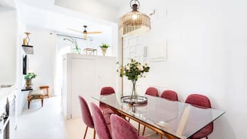 Apartamento (4 Bedrooms) | Refeições no quarto