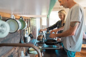 Tenda de Luxo, 2 quartos | Cozinha privada | Minifrigorífico, um micro-ondas, uma placa de cozinha