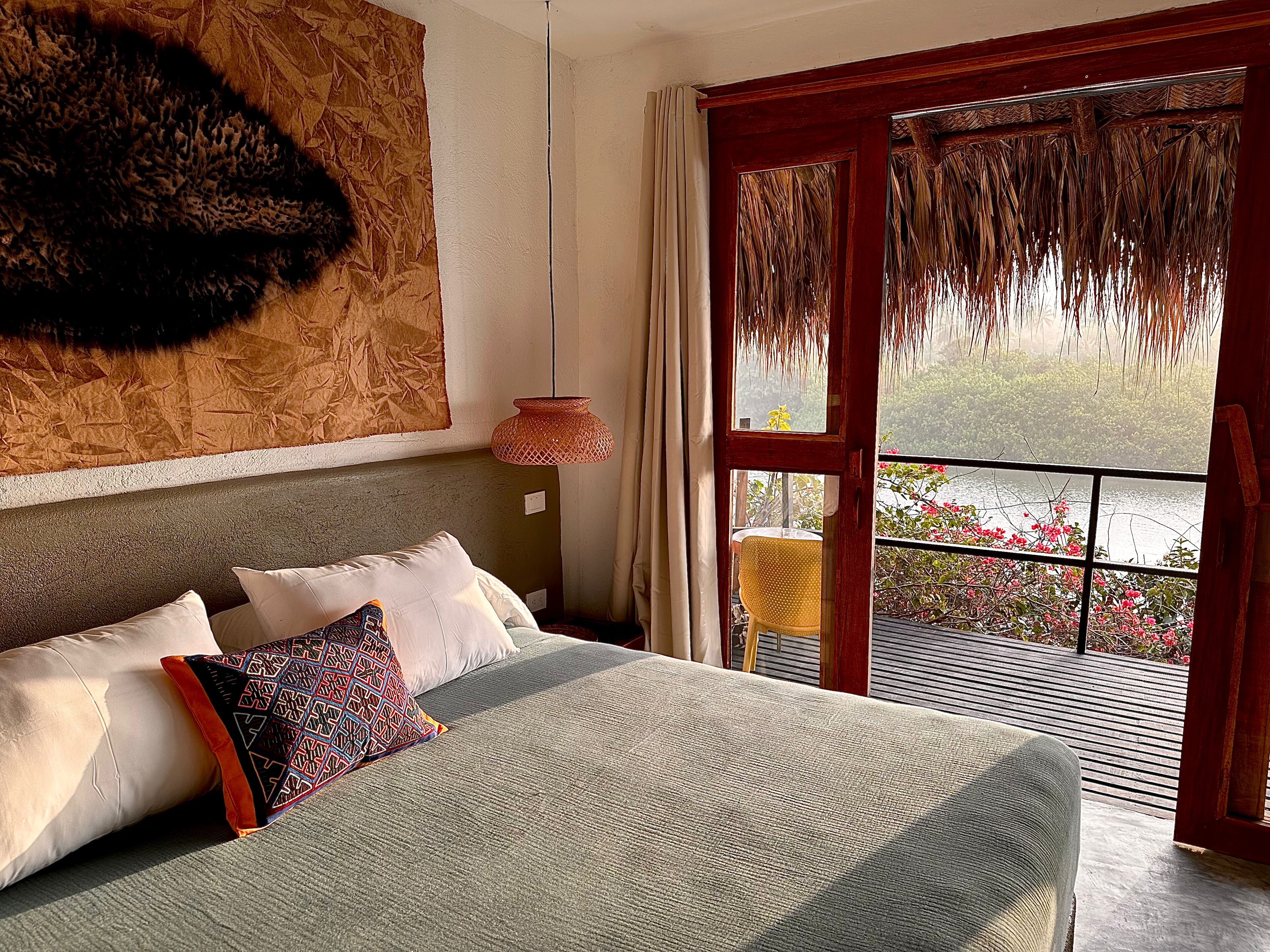 Quarto Superior, vista para o rio | Roupa de cama fornecida 