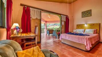 Quarto standard, 2 camas Queen | Edredons de pluma, cofres nos quartos, escrivaninha