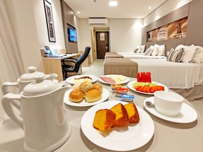 Pequeno-almoço tipo buffet incluído 