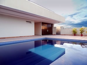 Piscina exterior, da(s) 7:00 à(s) 22:00, espreguiçadeiras 