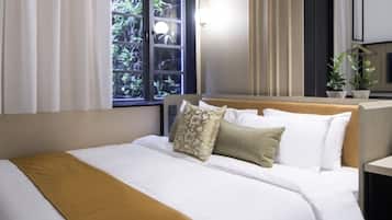 Quarto casal de uso individual (Day Use Room (5 hours usage only)) | Frigobar (abastecido com itens grátis), cofres nos quartos, escrivaninha