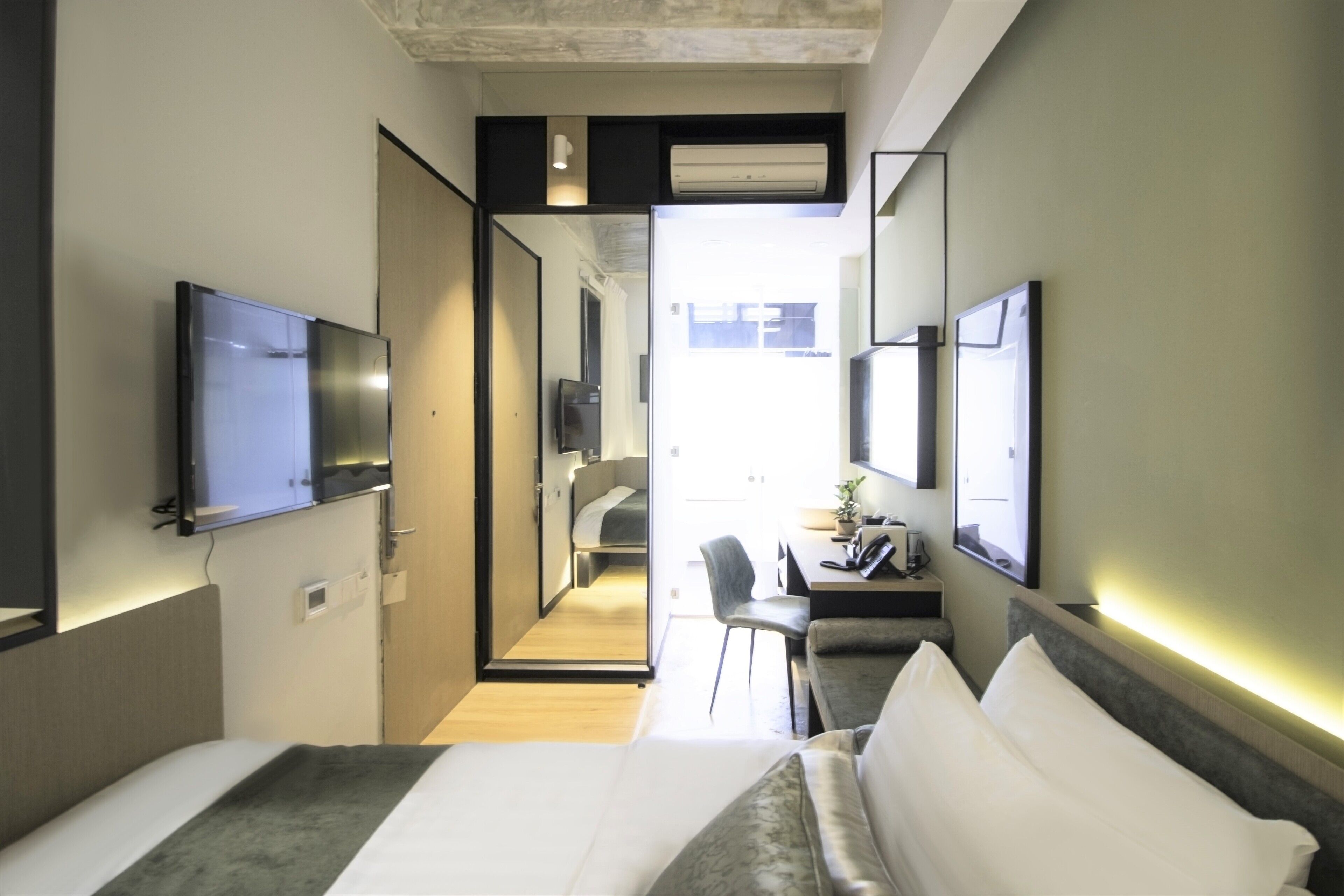 Quarto Deluxe (King) | Minibar grátis, cofre no quarto, secretária, cortinas/cortinados opacos 